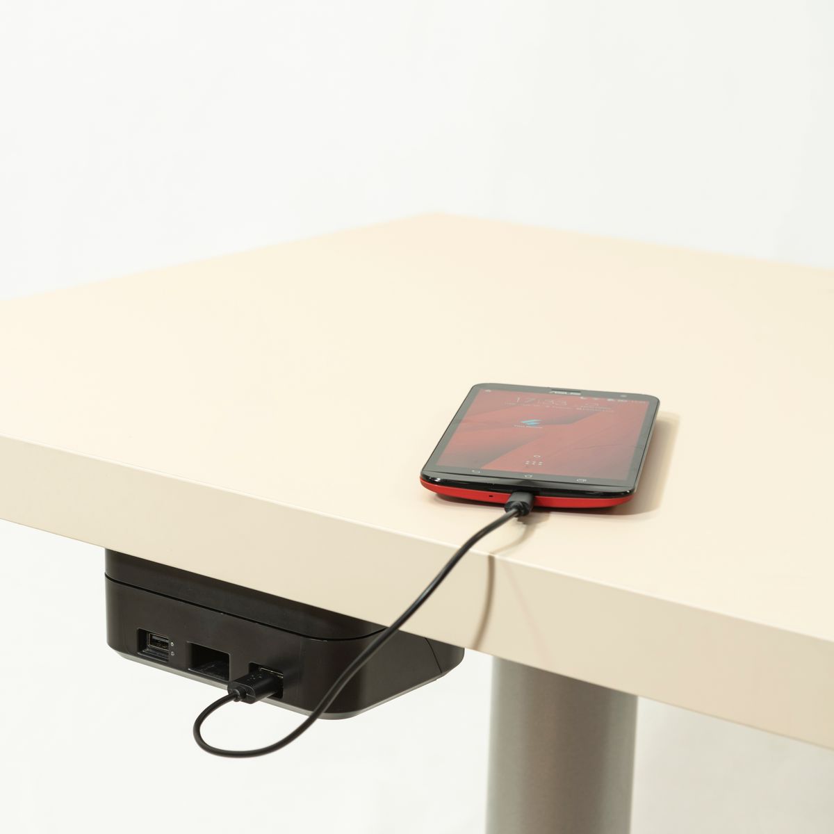 Ipan Ipan USB-pack latauspiste - Tuotteet - Restatop.fi